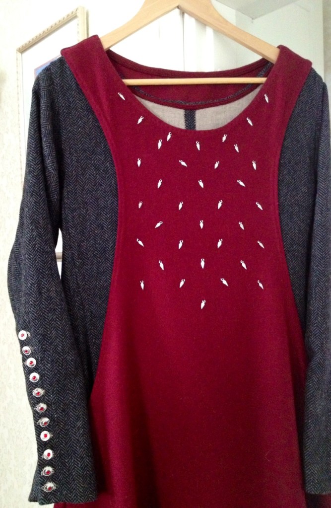 Vaatteita | Clothing – Swan River Crafts