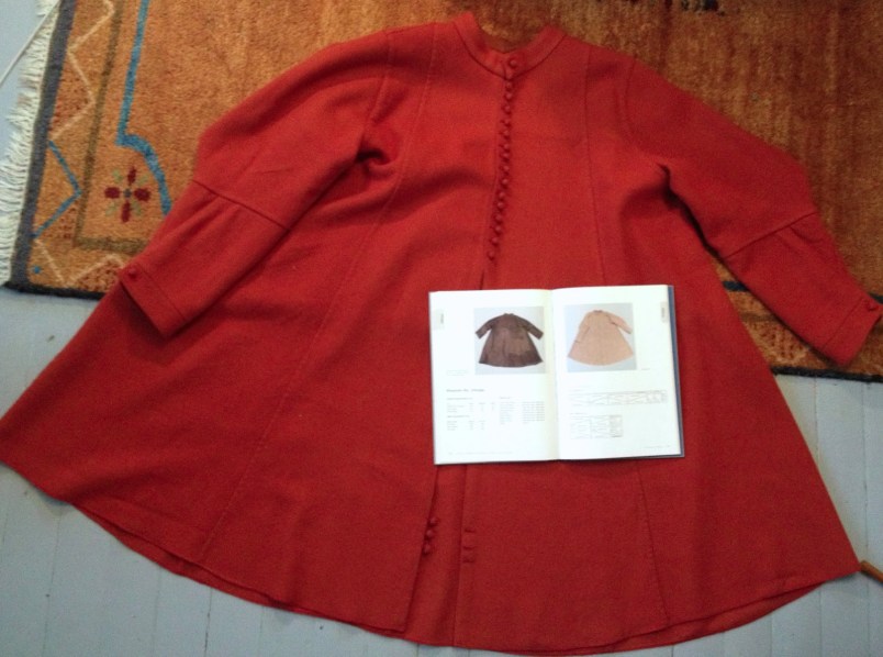 Vaatteita | Clothing – Swan River Crafts